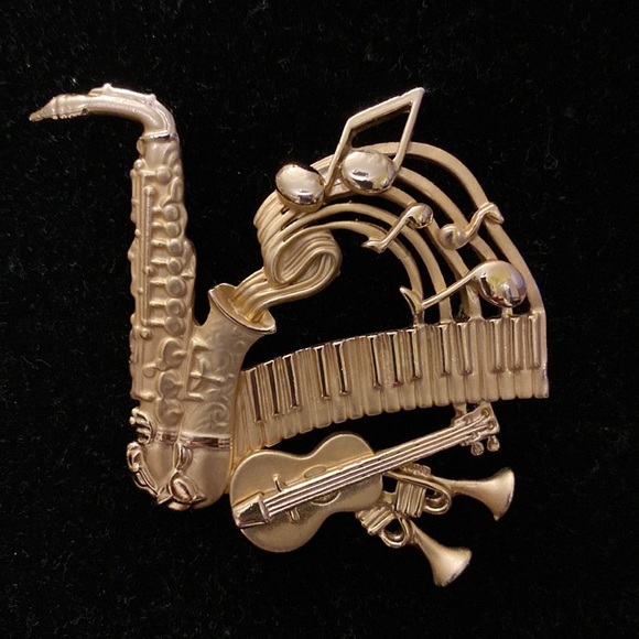 Ajc | Jewelry | Vintage Ajc Musical Instrument Goldtoned Brooch | Poshmark